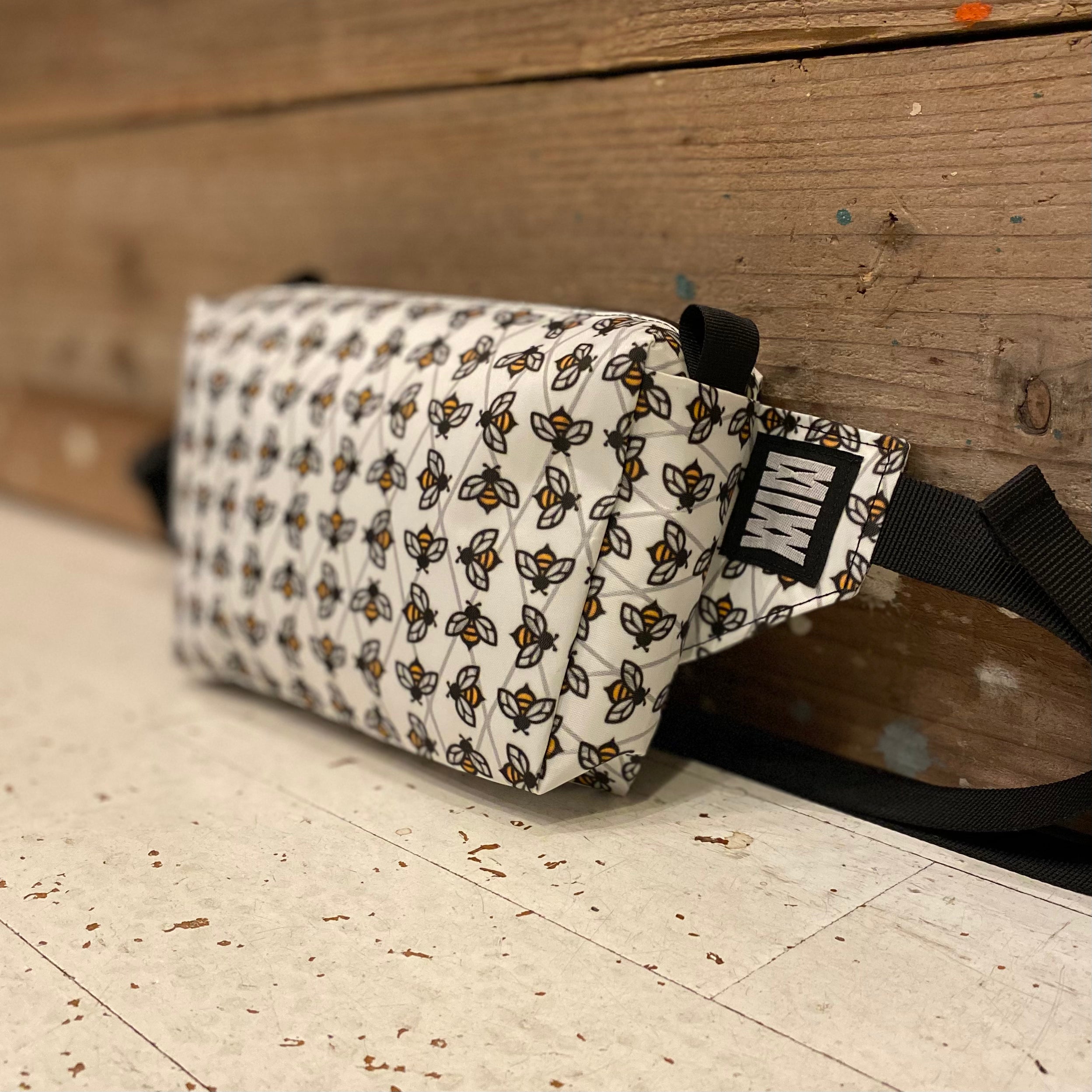 "BEES FANNY PACK MINI X-PAC VX07 ORIGINAL DESIGN" – the SOFT.